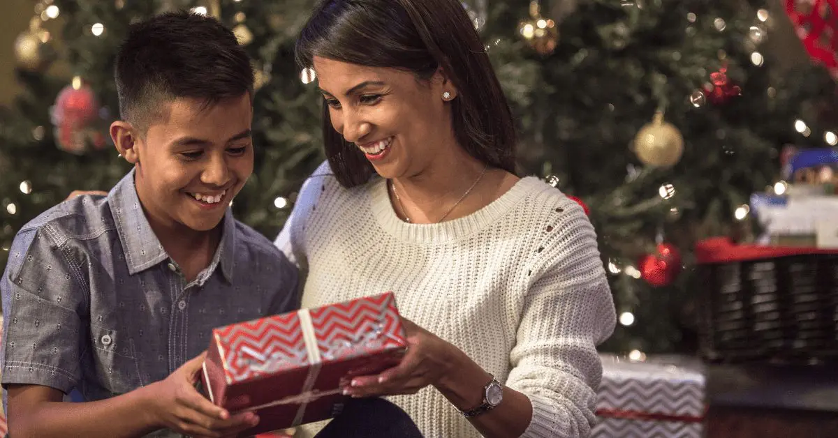 A Season of Giving: 5 Ways to Give During the Holidays|TVAMP